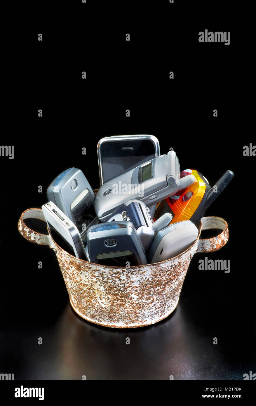 Flip phones hi-res stock photography and images - Alamy