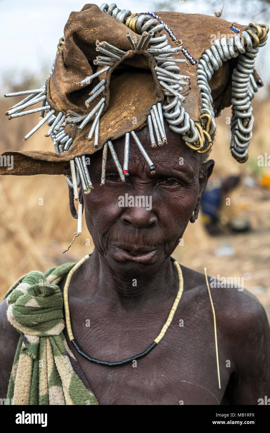 Mursi woman omo valley ethiopia hi-res stock photography and images - Alamy