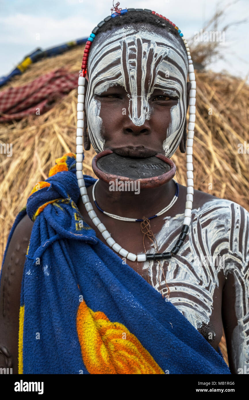 Portrait mursi woman lip plate hi-res stock photography and images - Alamy