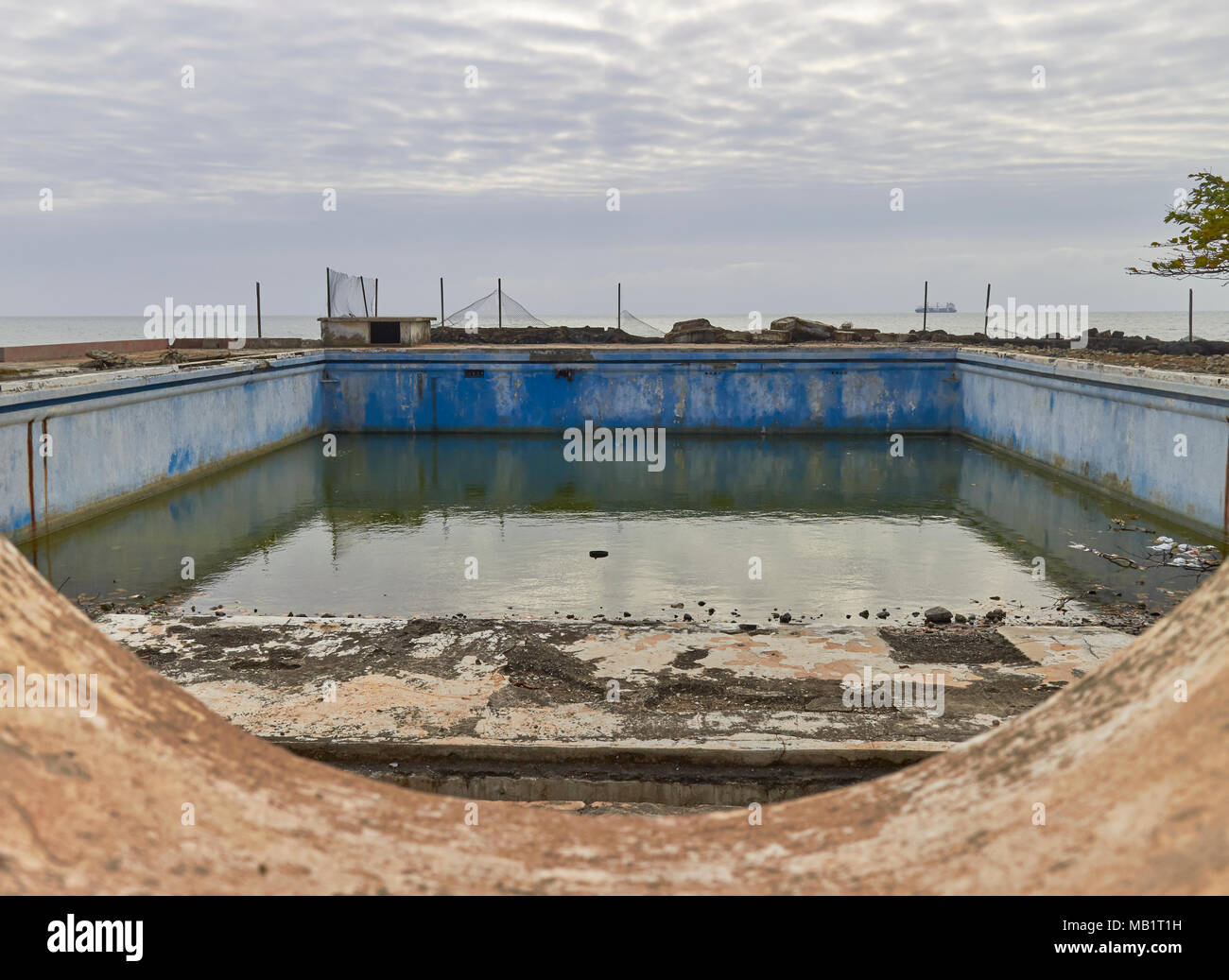 Porthole like windows hi-res stock photography and images - Alamy