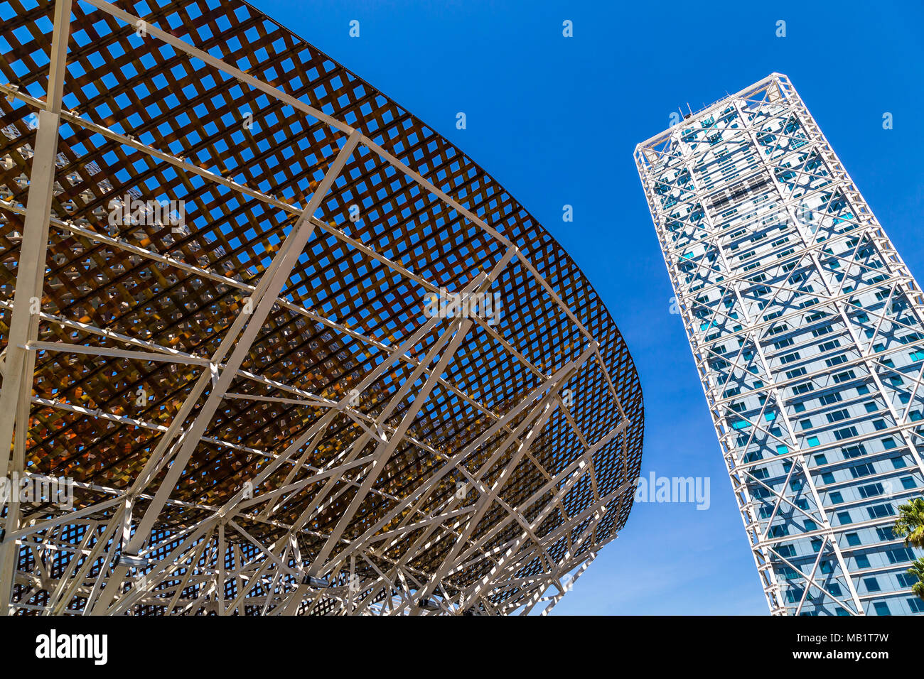 Pez dorado frank gehry hi-res stock photography and images - Alamy