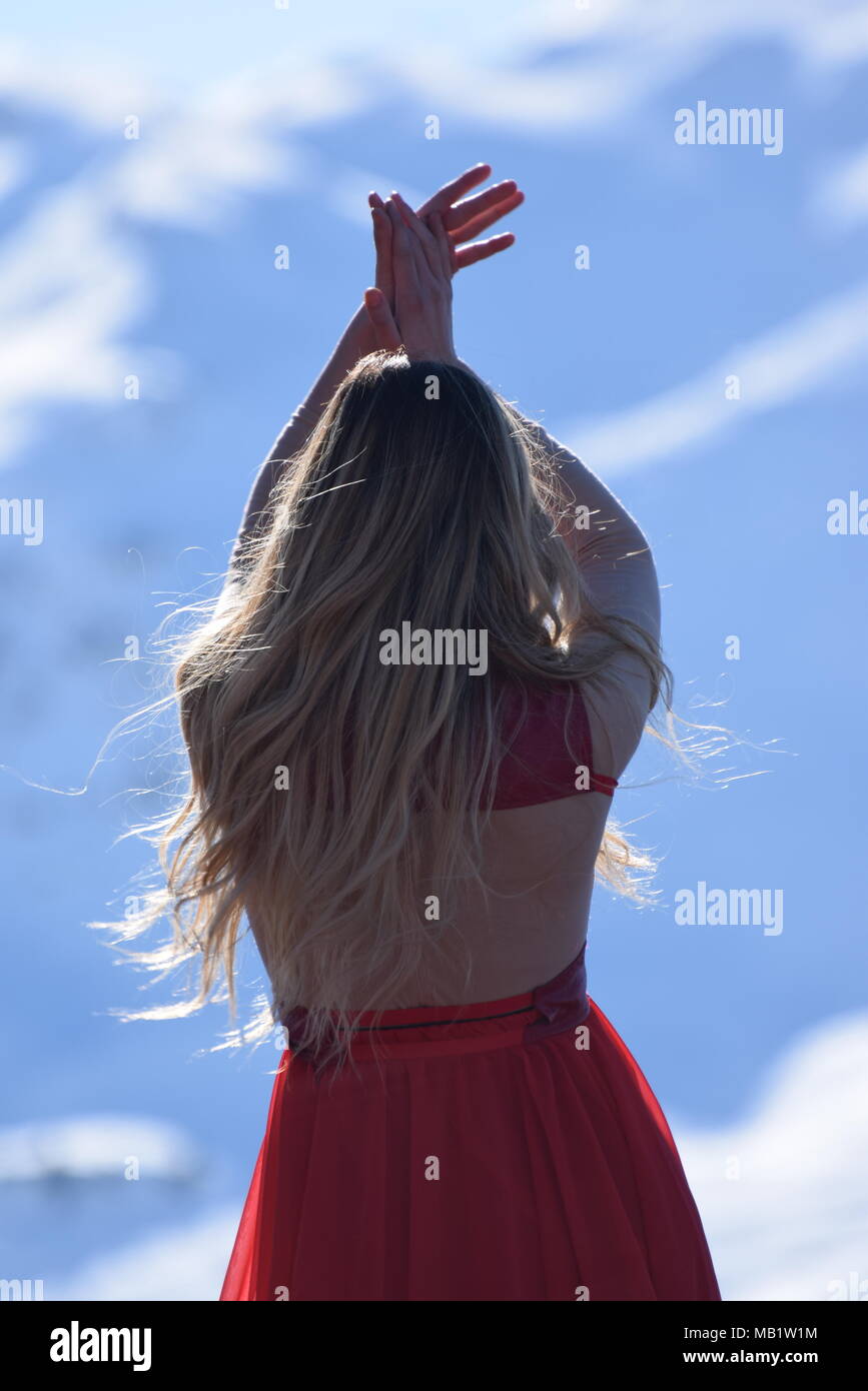 Lunchtime show at la folie douce Stock Photo - Alamy