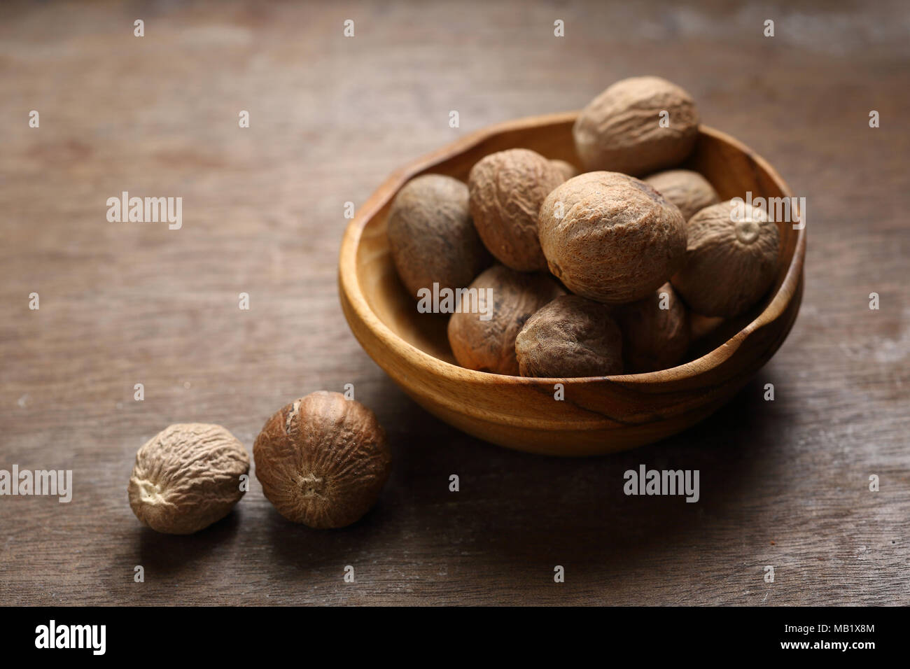 Whole nutmeg in bowl hi-res stock photography and images - Alamy