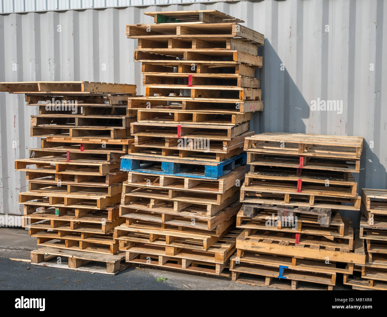 Organized pallets hi-res stock photography and images - Alamy