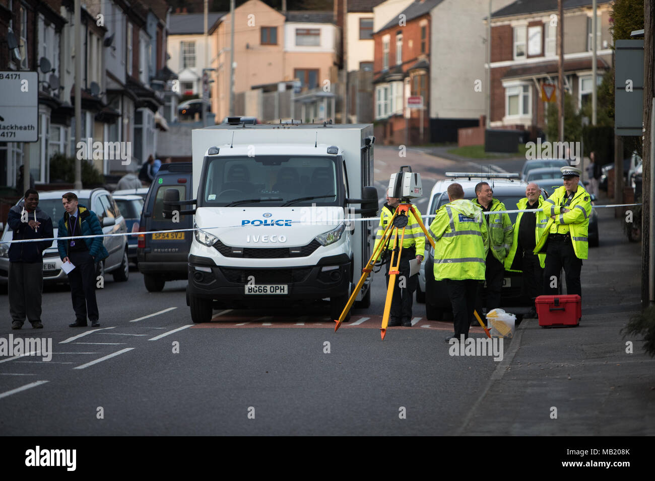 Buffery Road, Dudley, UK. 5th Apr, 2018. Police hunt for machete ...