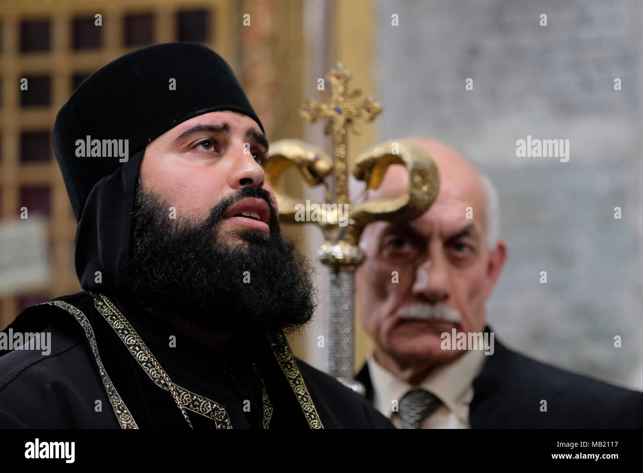 Jerusalem, Israel, 5th April 2018. Syriac priest singing religious ...