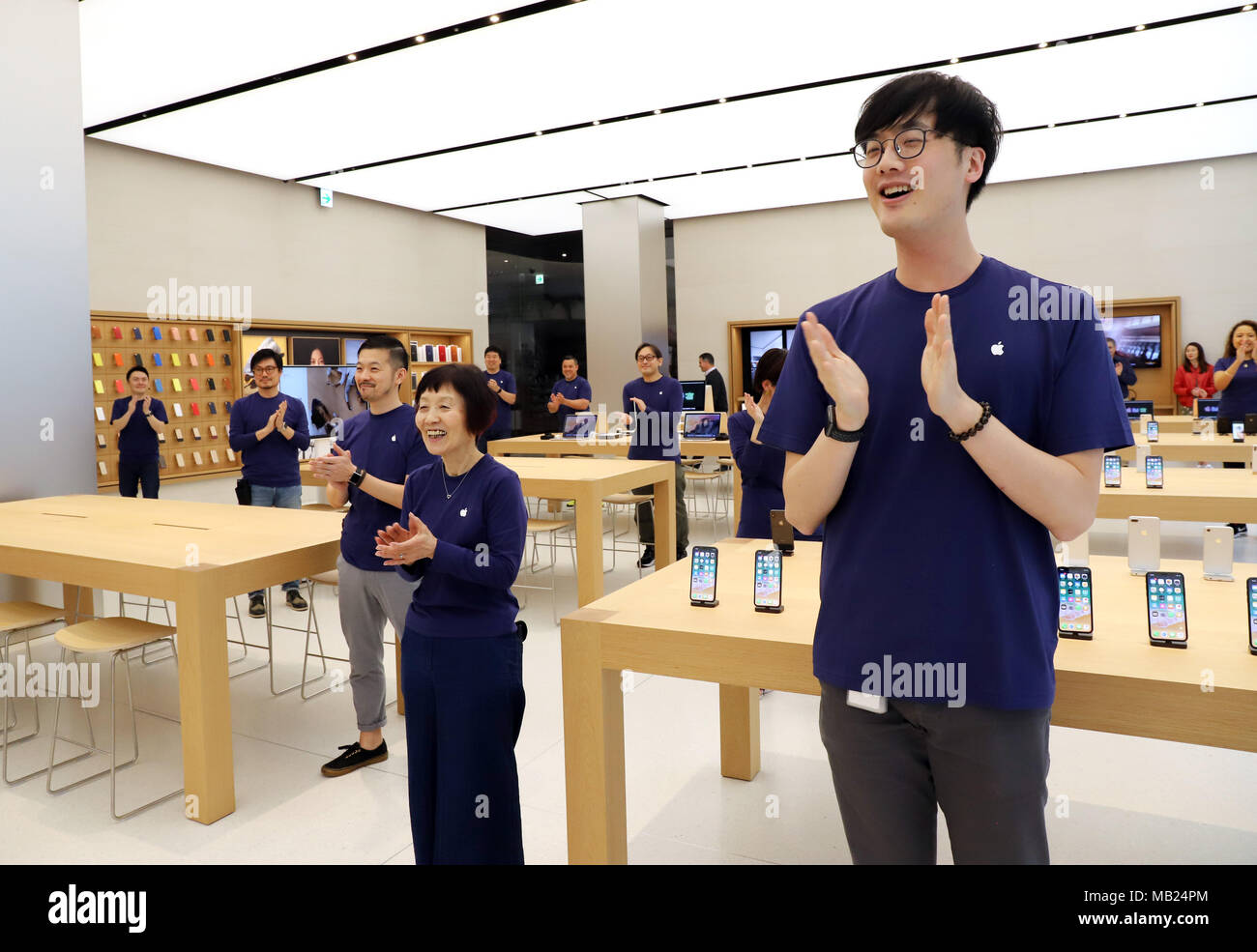 Apple Store Employee