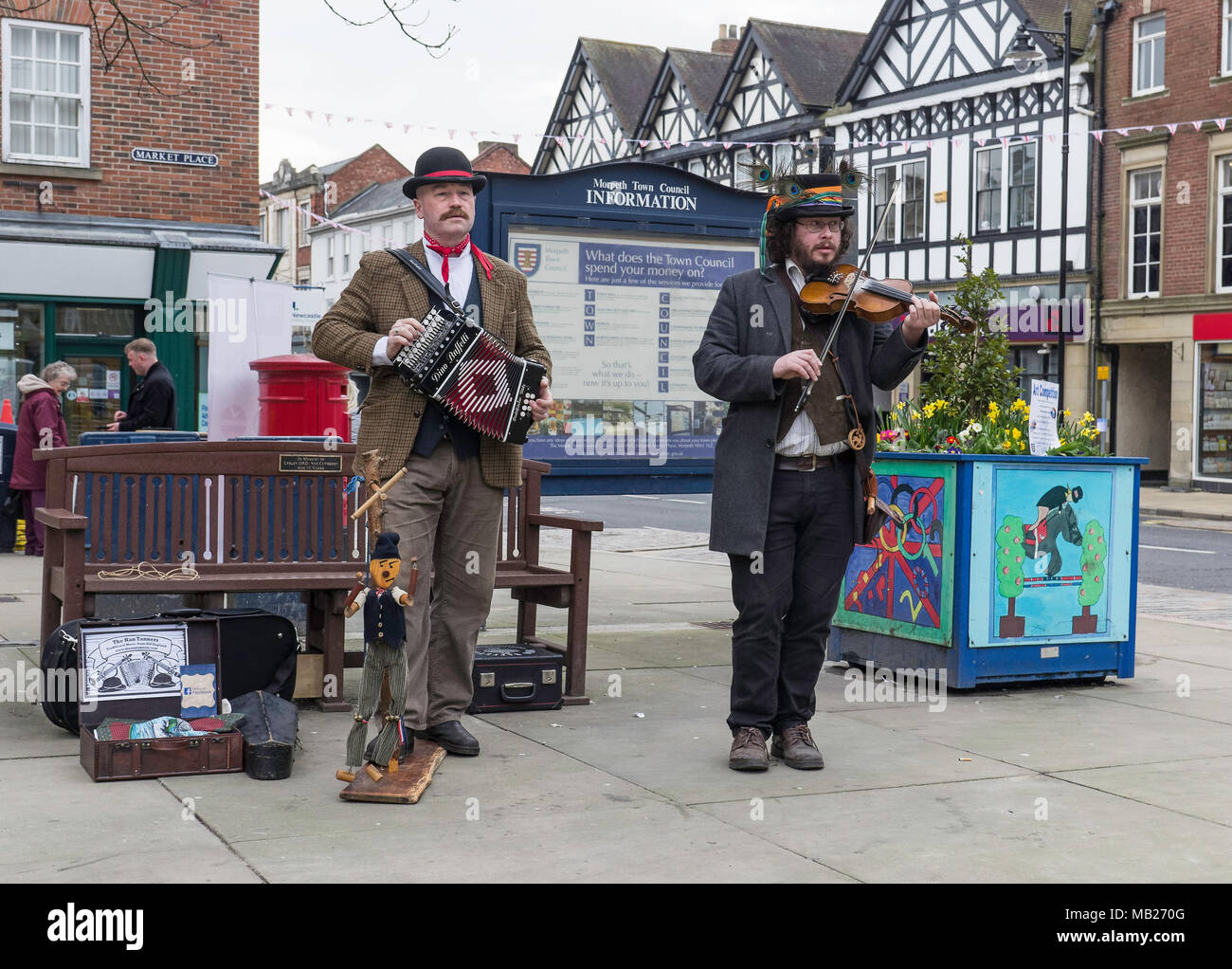 Morpeth/Northumberland, UK. 06th April 2018. Buskers in traditional ...
