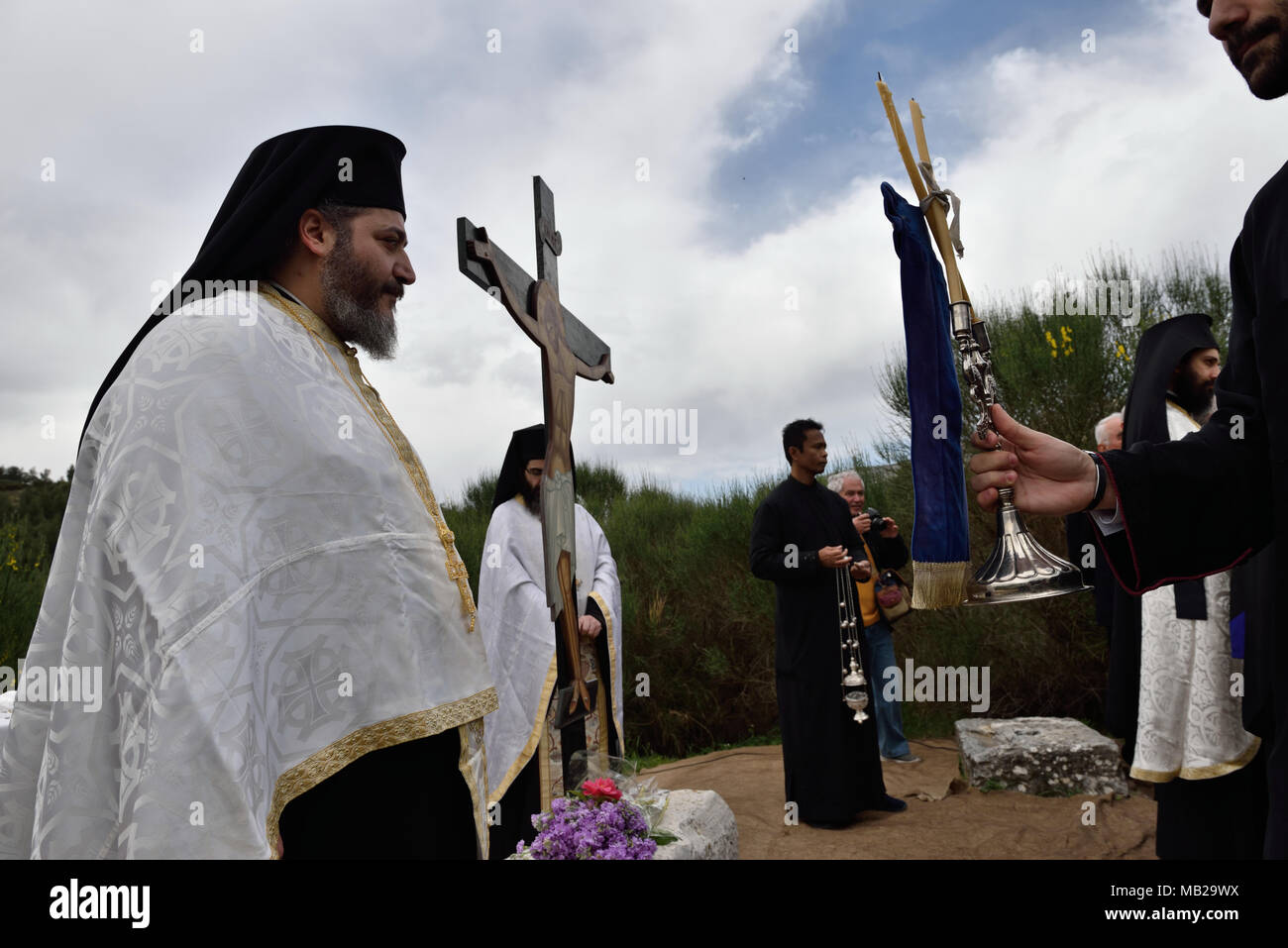 Athens, Greece, 6th April, 2018. Greek Orthodox priests reenact Christ ...