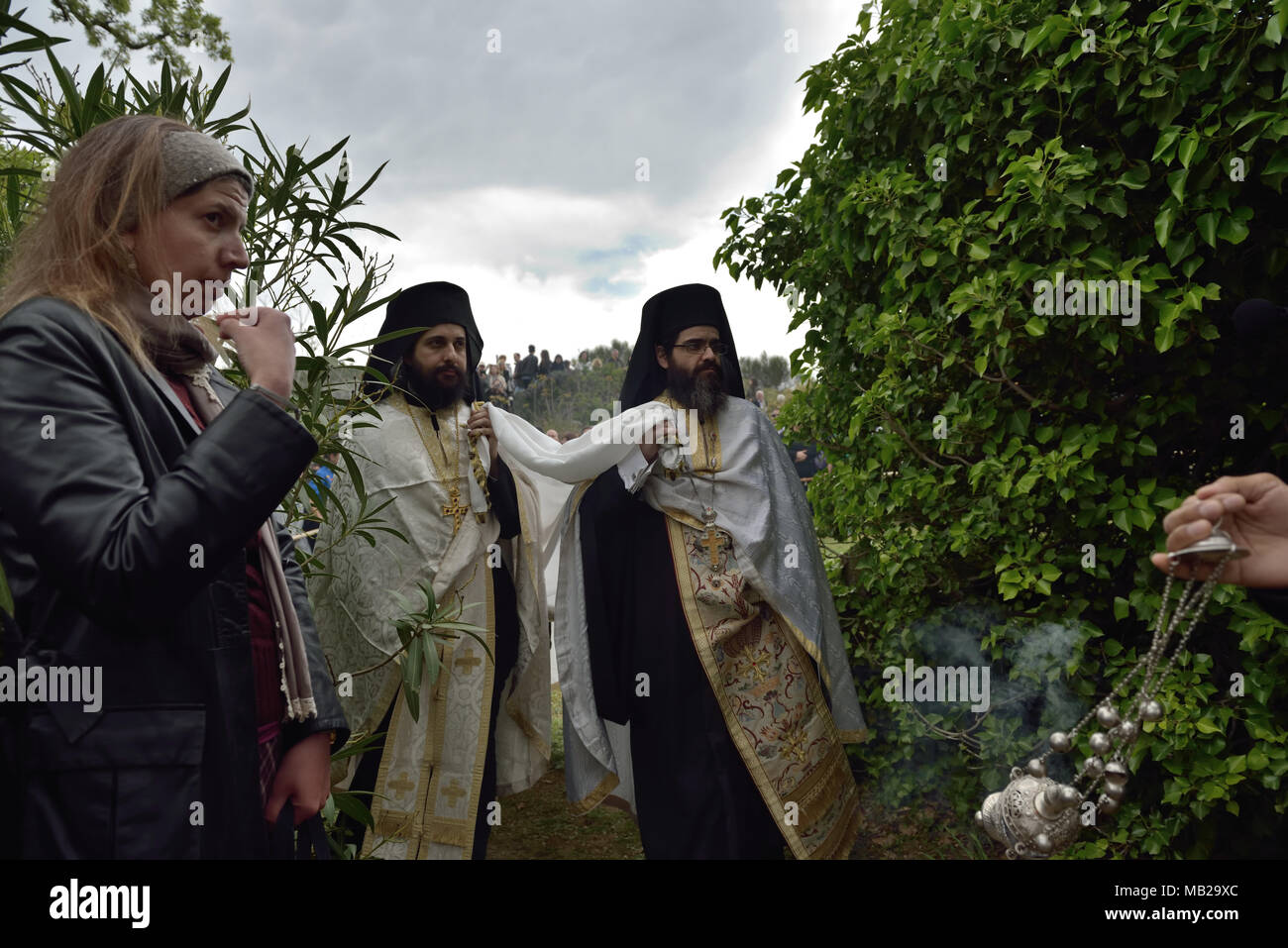 Athens, Greece, 6th April, 2018. Greek Orthodox priests reenact Christ ...