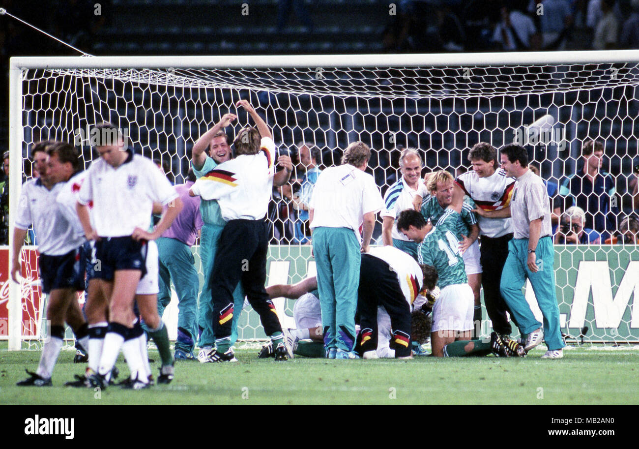 Waddle world cup 1990 hi-res stock photography and images - Alamy