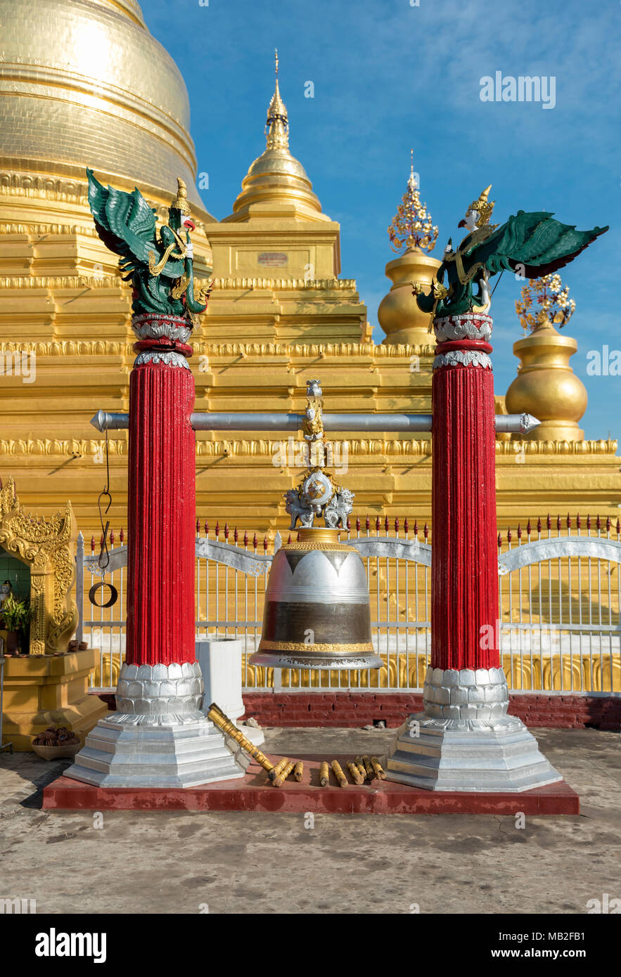 Bell at Kuthodaw Pagoda, Mandalay, Burma (Myanmar Stock Photo - Alamy