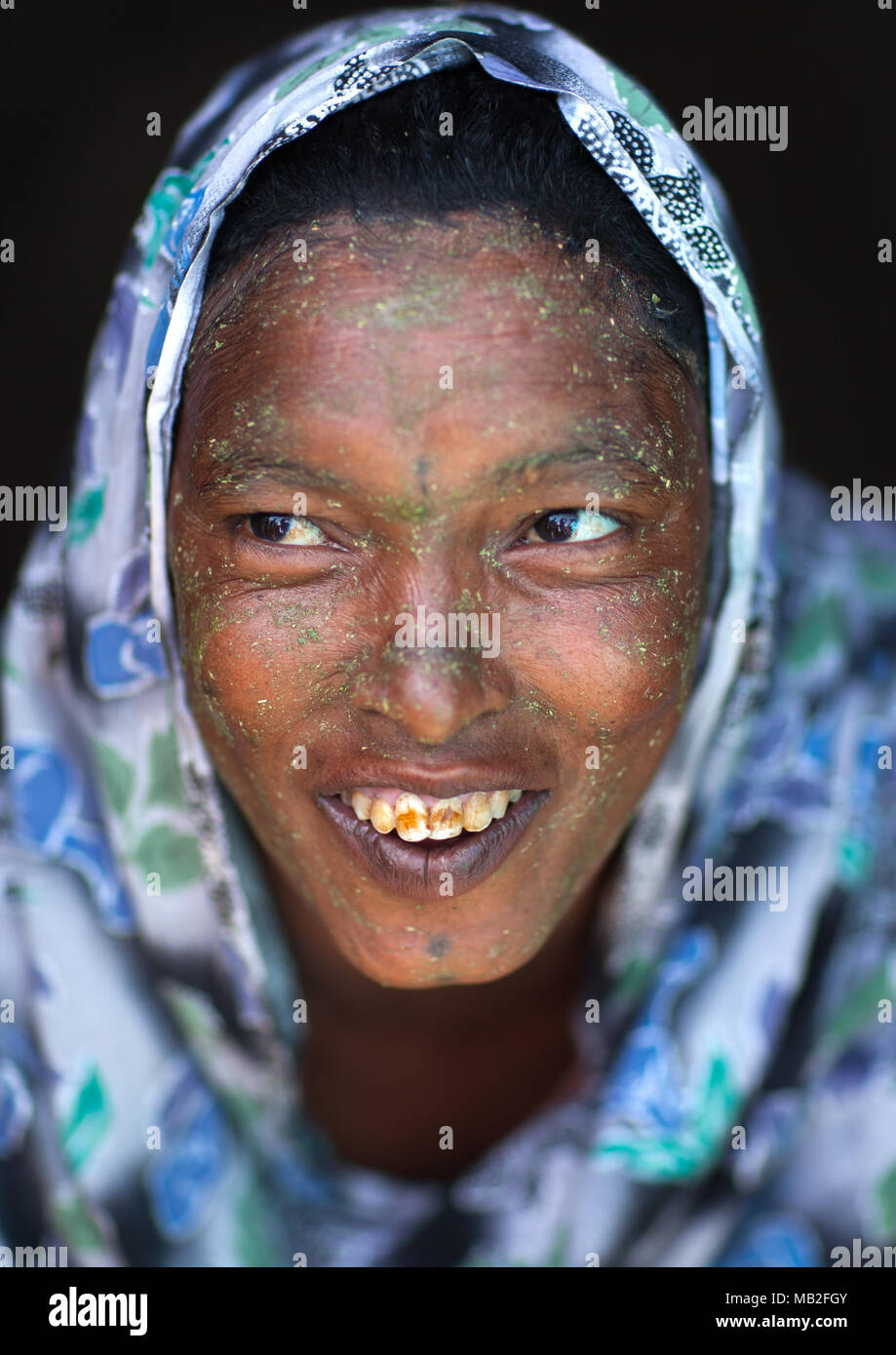 Somali woman smiling hi-res stock photography and images - Alamy