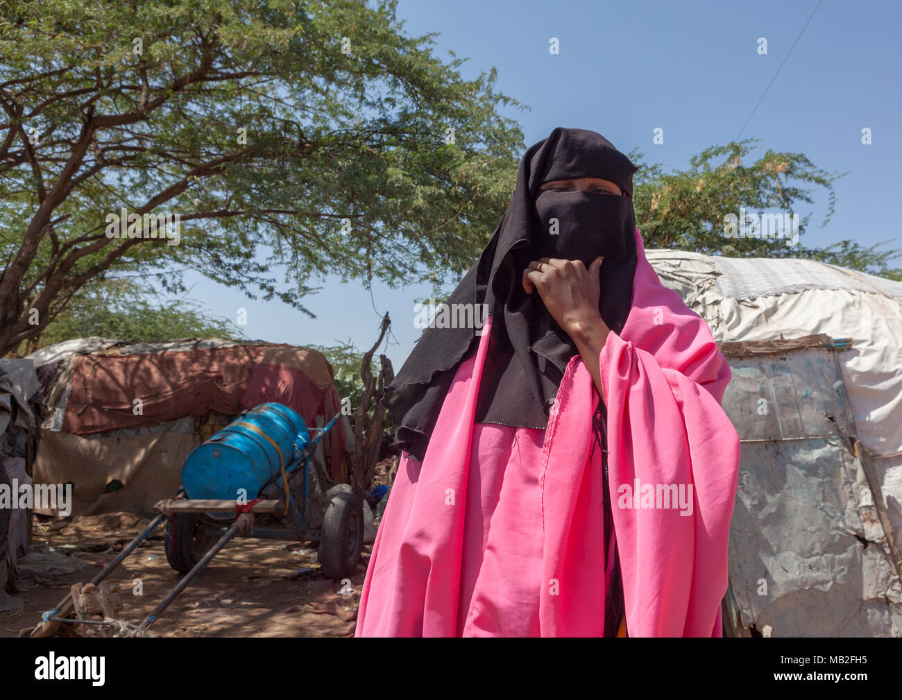 Portrait of a somali girl wearing a niqab, Woqooyi Galbeed region ...