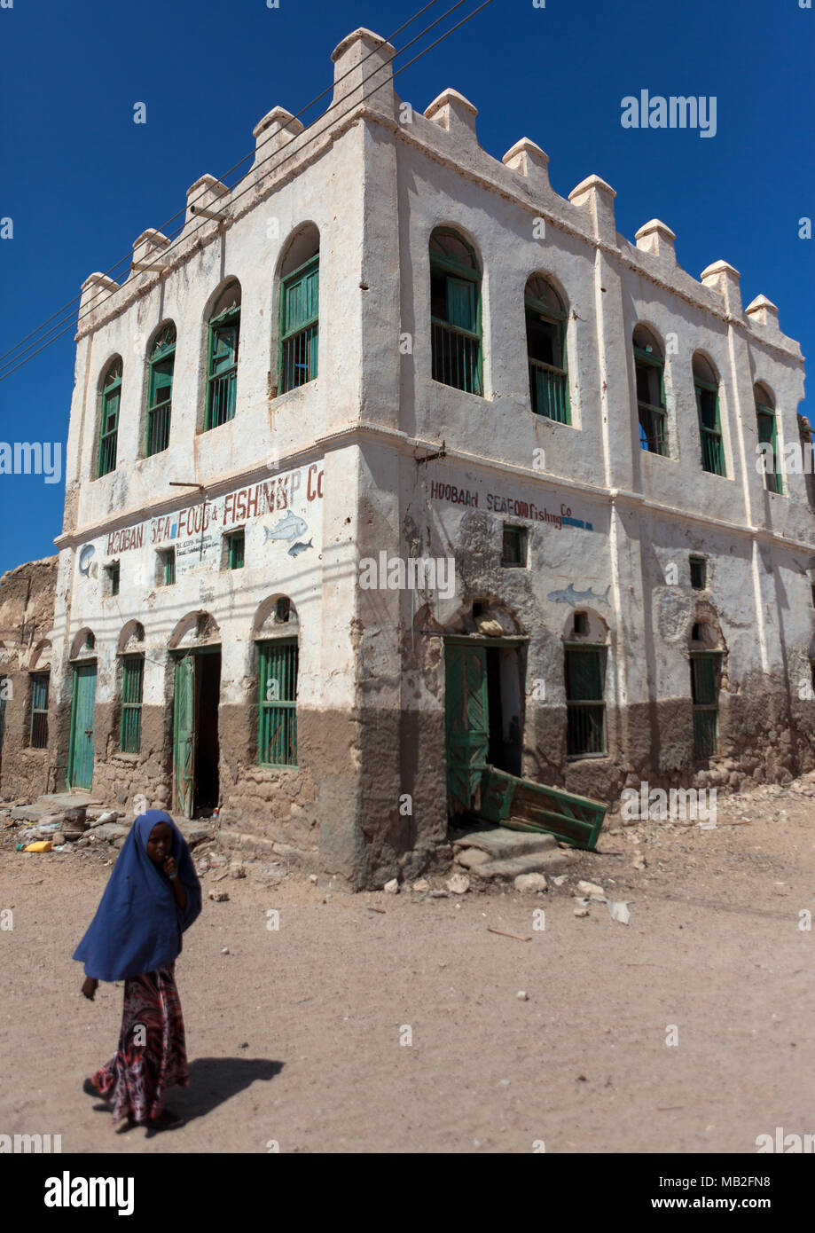 Somali woman building house hi-res stock photography and images - Alamy