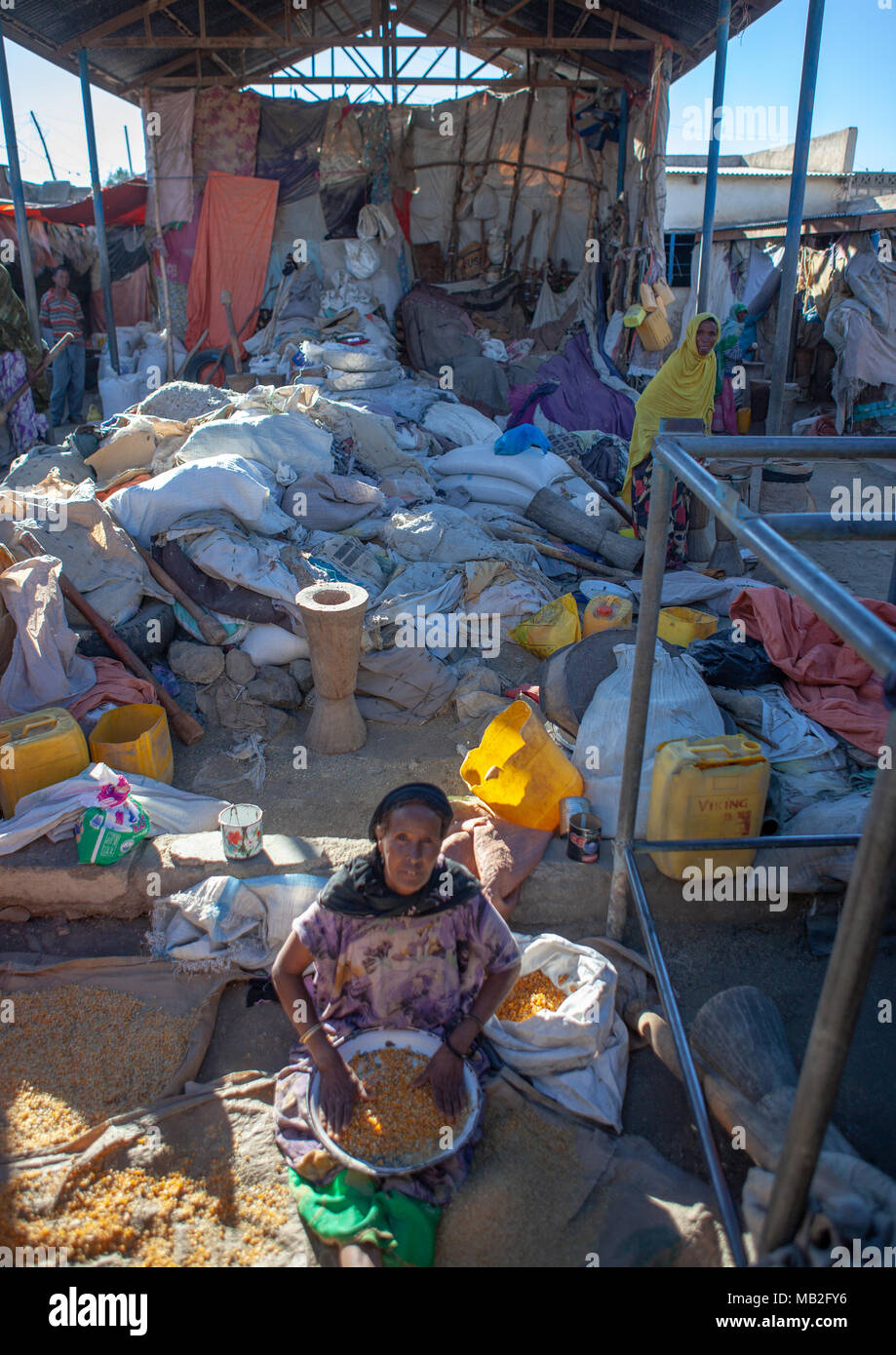 Somali woman in the grain market, Woqooyi Galbeed region, Hargeisa ...