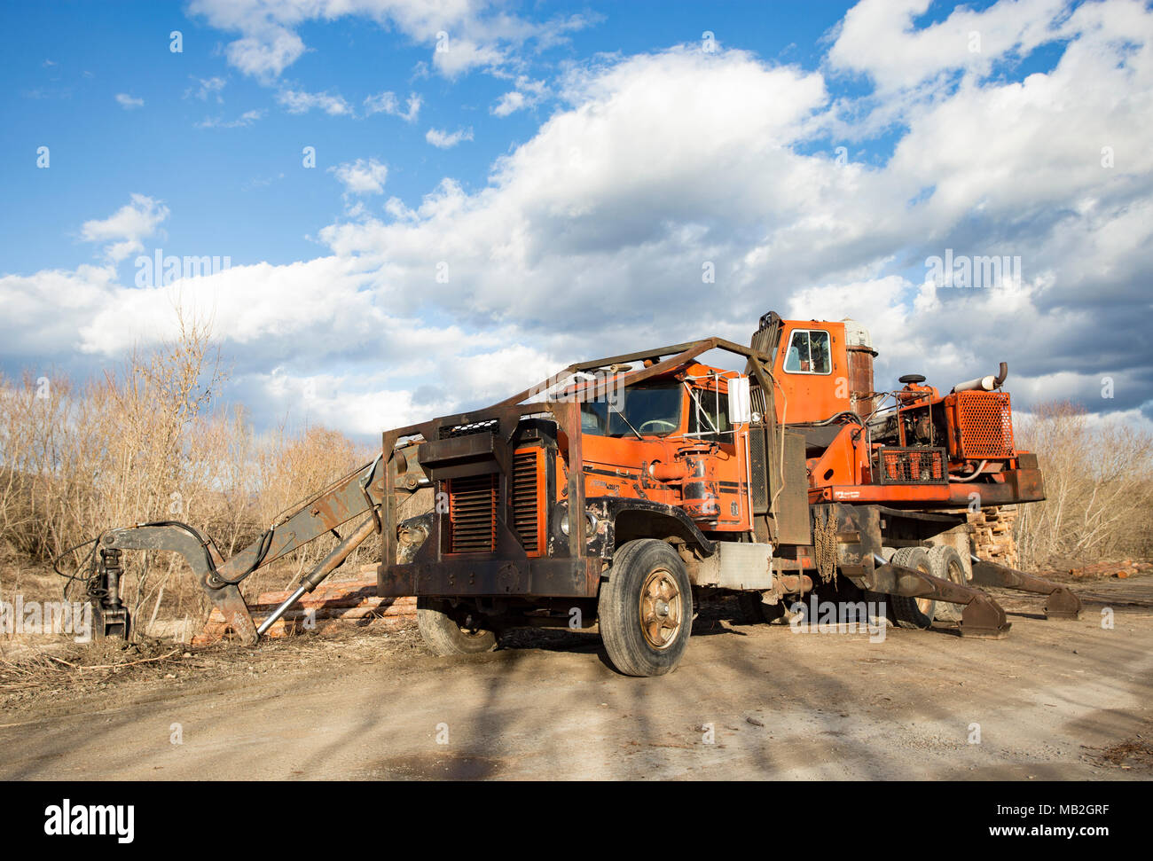 Knuckleboom log loader hi-res stock photography and images - Alamy