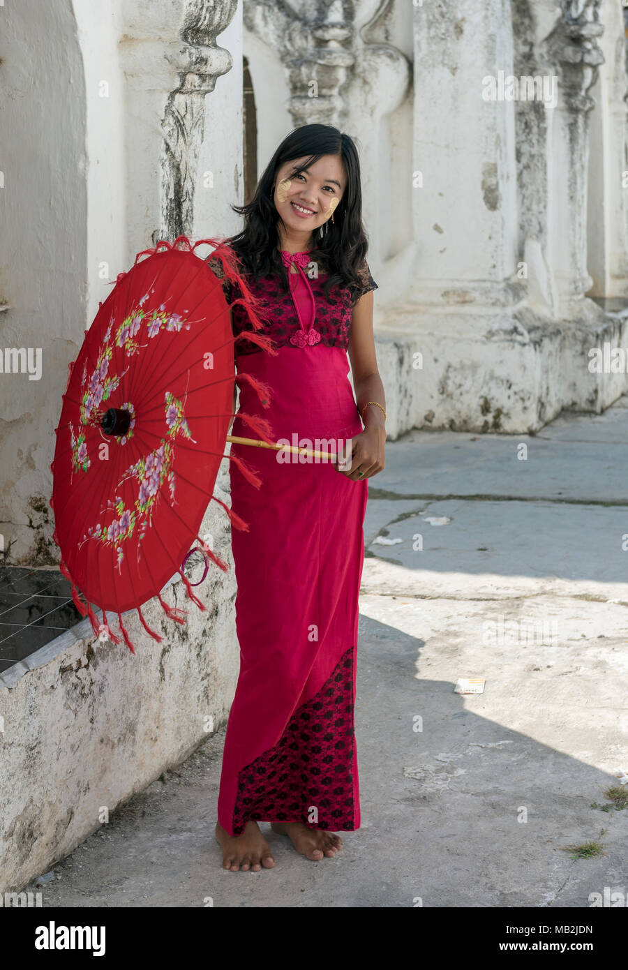 Beautiful young burmese woman hi-res stock photography and images - Alamy