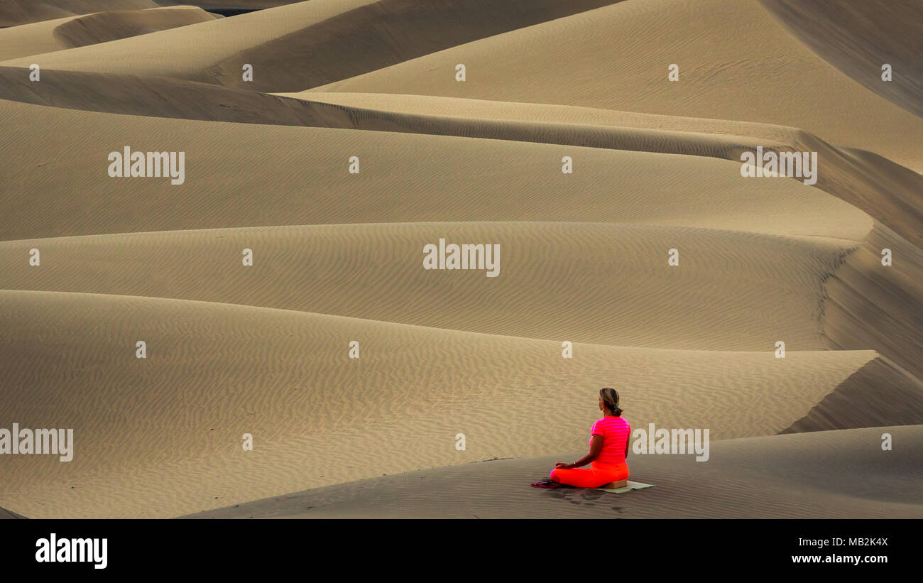 Woman practicing yoga in the sand dunes Stock Photo - Alamy