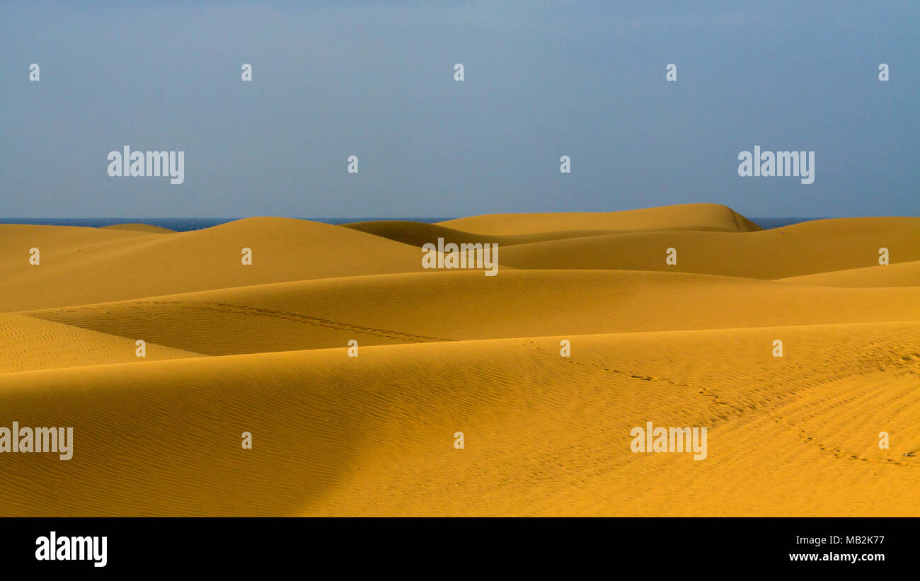 Empty sand dunes hi-res stock photography and images - Alamy