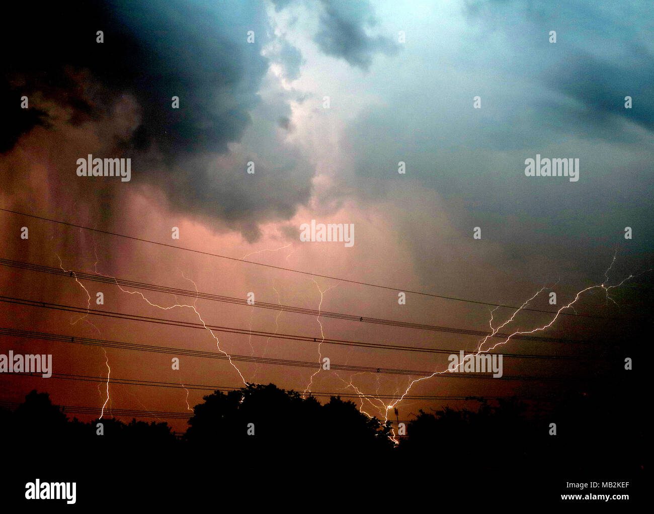 Fork lightning hi-res stock photography and images - Alamy