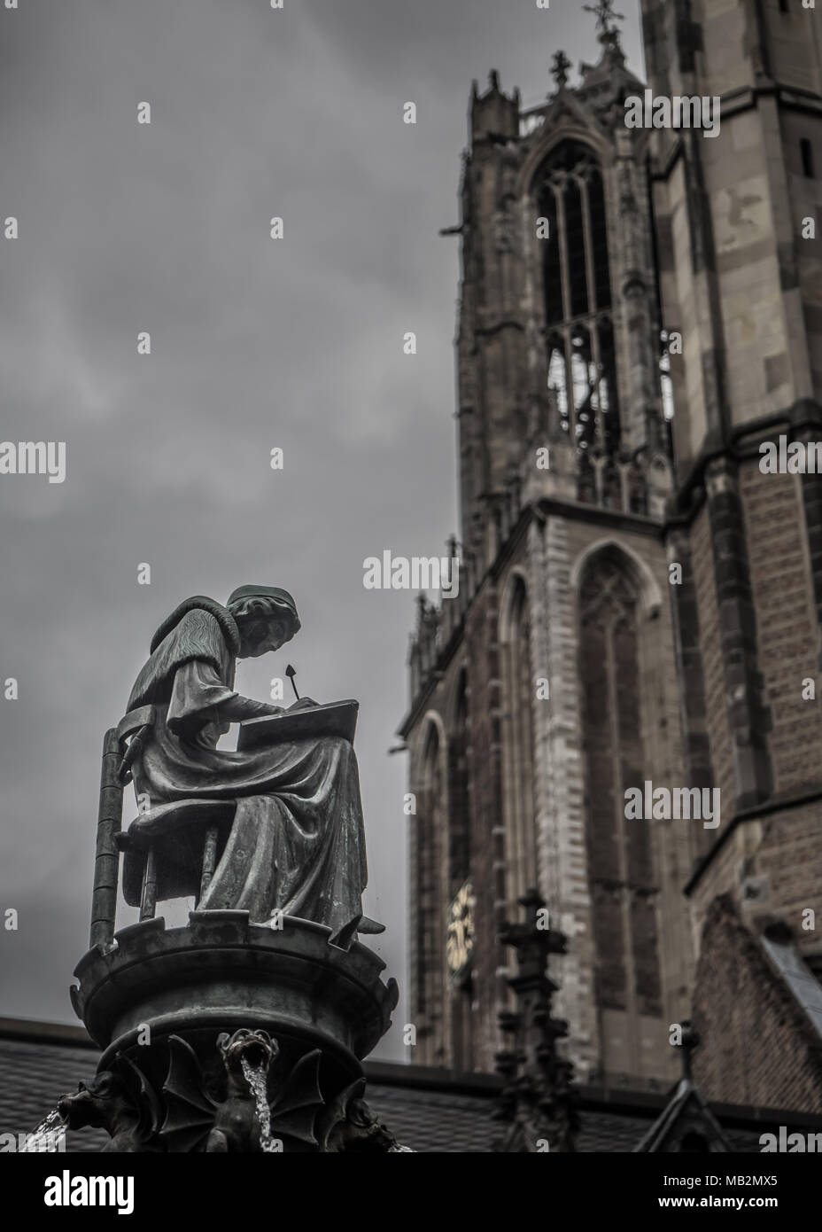 Medieval monk scribe hi-res stock photography and images - Alamy