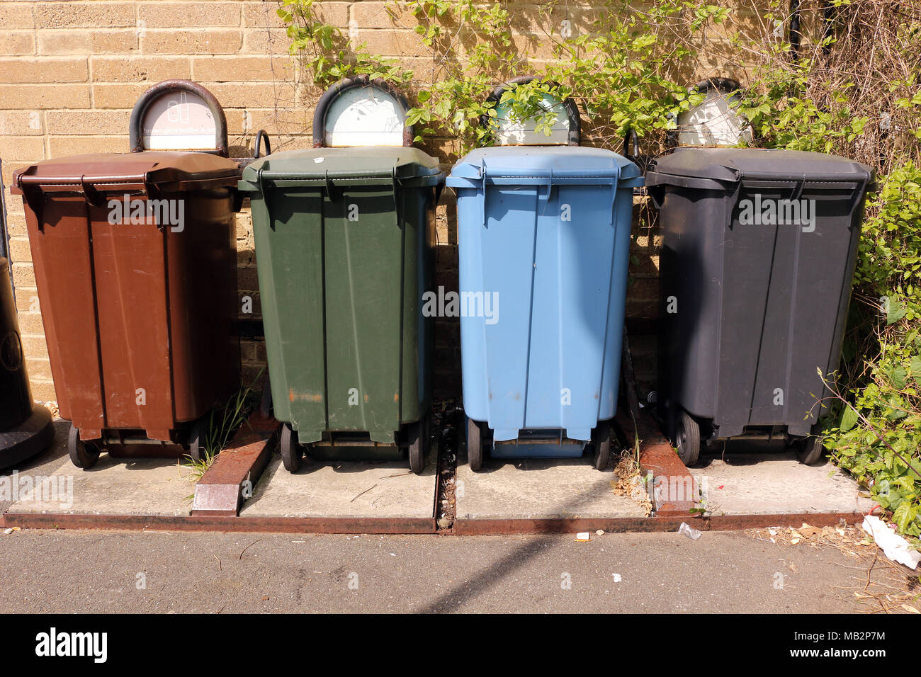 Recycling bin brown glass hi-res stock photography and images - Alamy