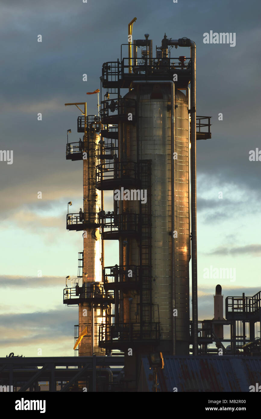 Refinery pipes hi-res stock photography and images - Alamy