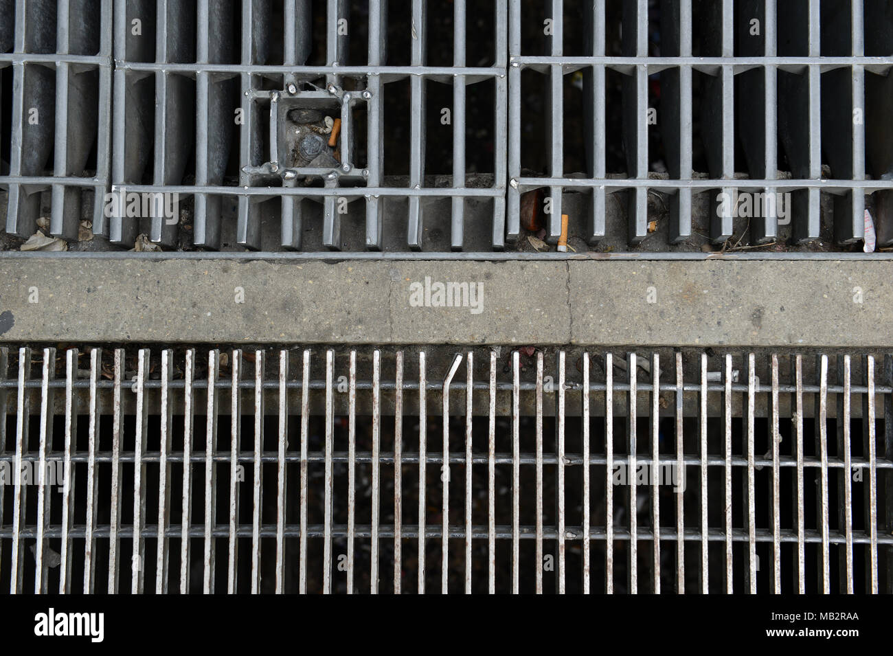 Subway grate hi-res stock photography and images - Alamy