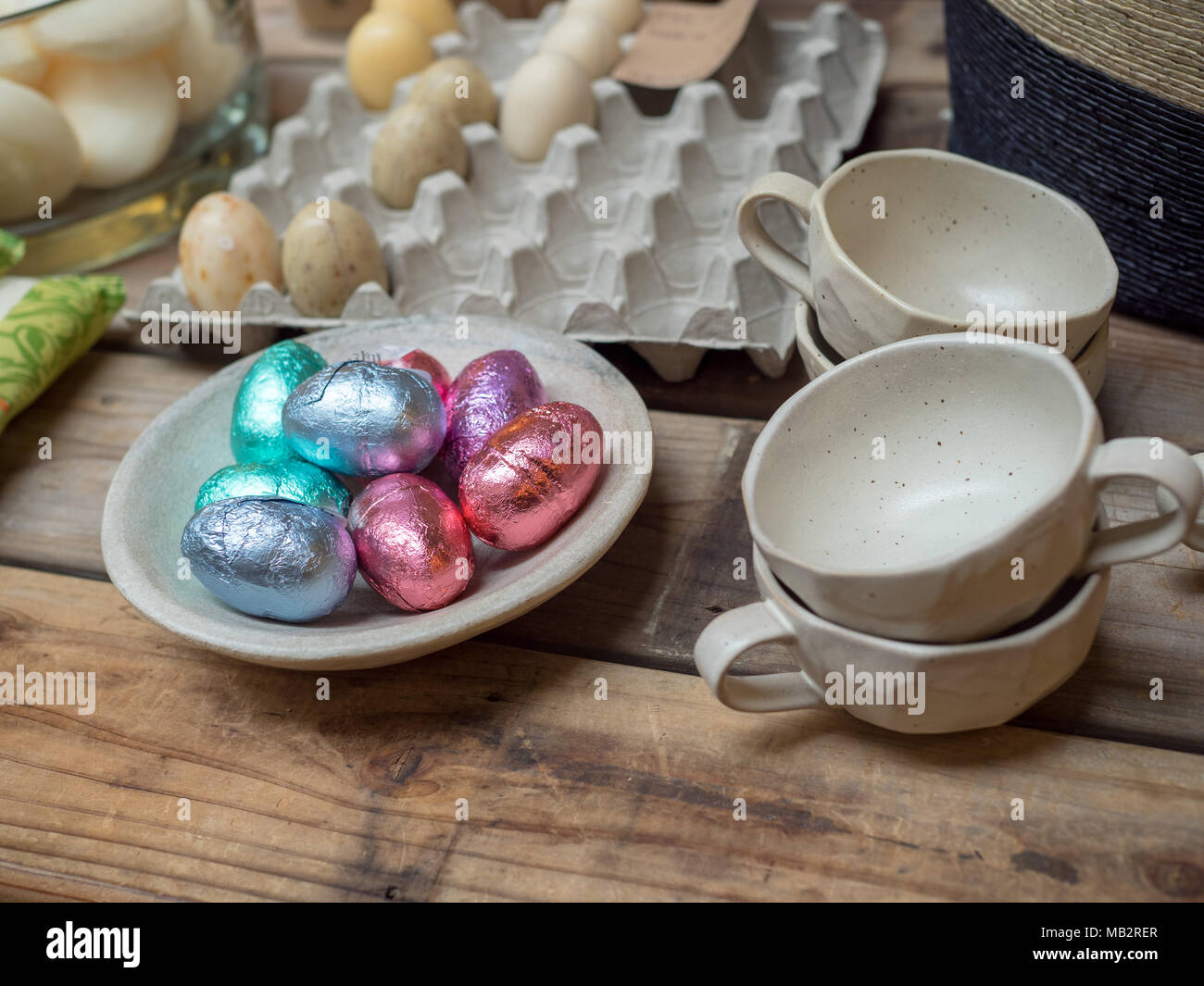Real eggs hi-res stock photography and images - Alamy