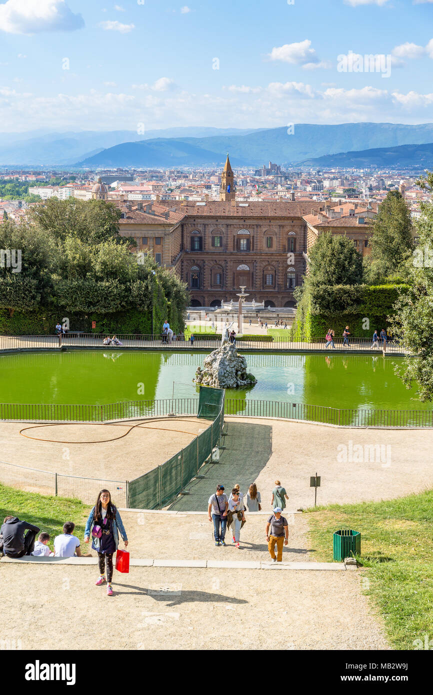 Tourists in Boboli garden in Florence Stock Photo - Alamy