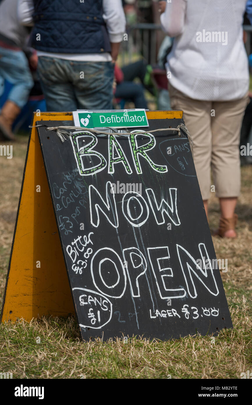 Bar now open sign. Kelsall Steam Fair 2013, Cheshire Stock Photo - Alamy