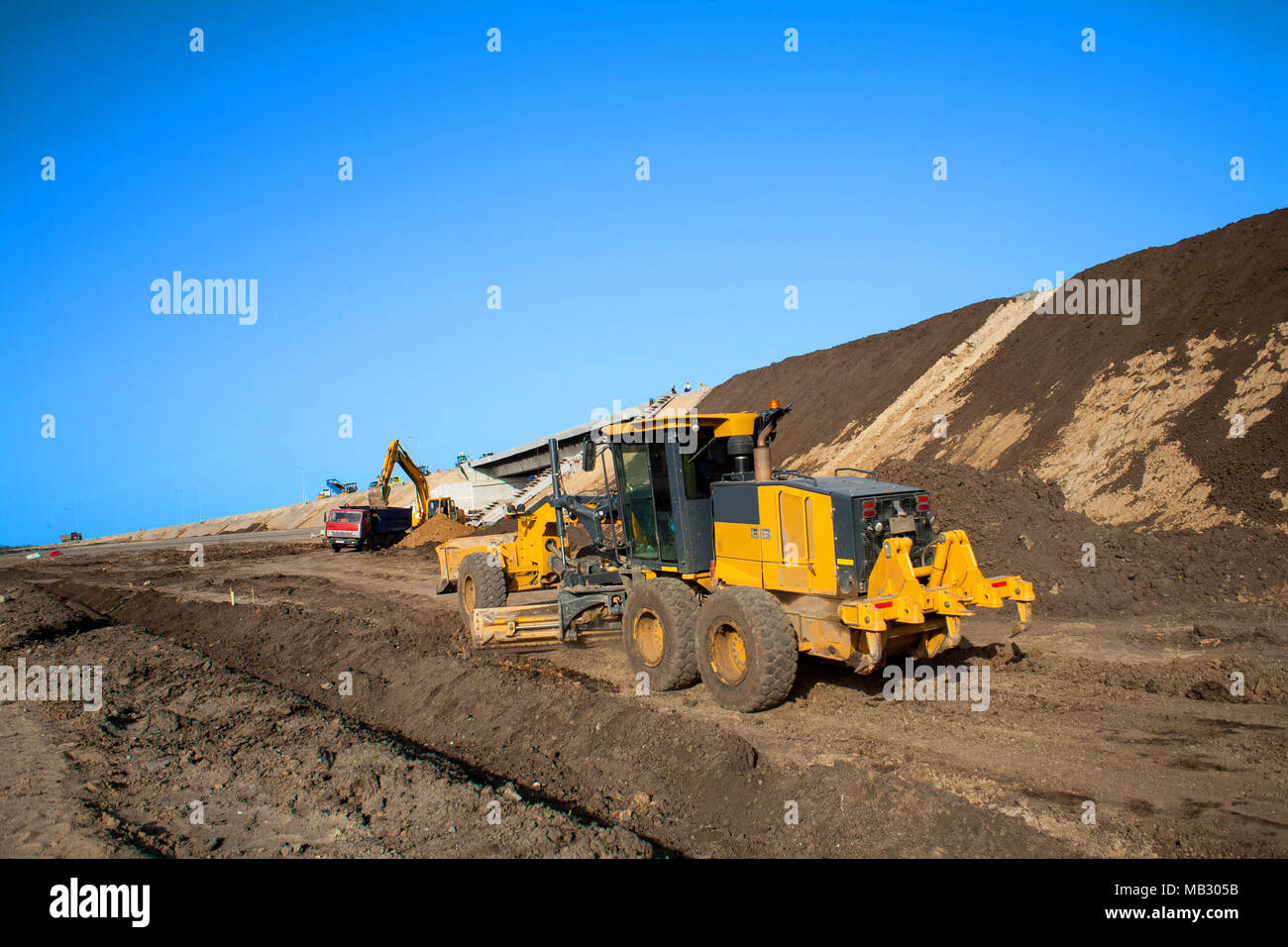 Road grader - heavy earth moving on dirty ground Stock Photo - Alamy