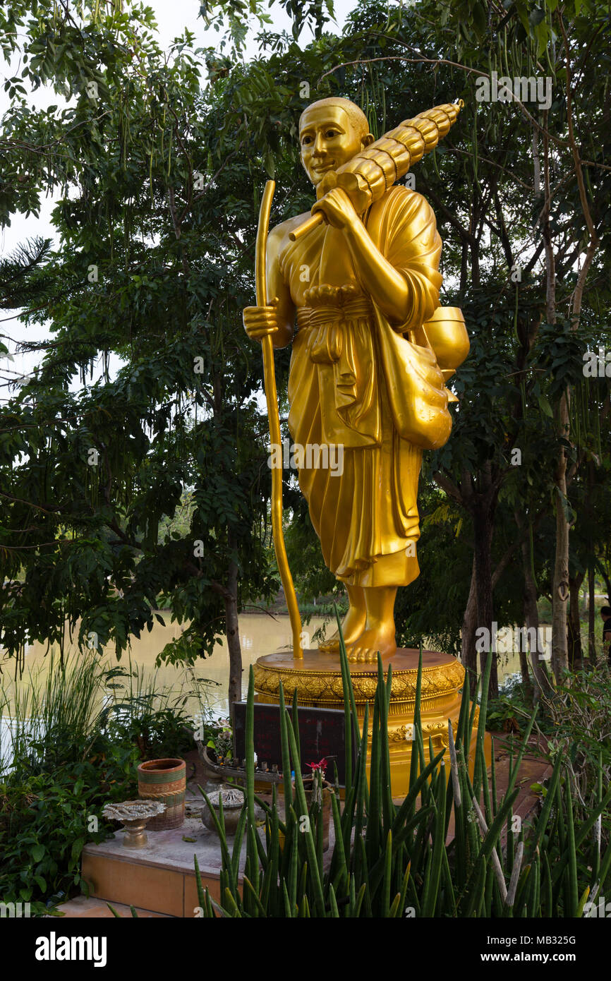 Golden buddhist monk statue hi-res stock photography and images - Alamy