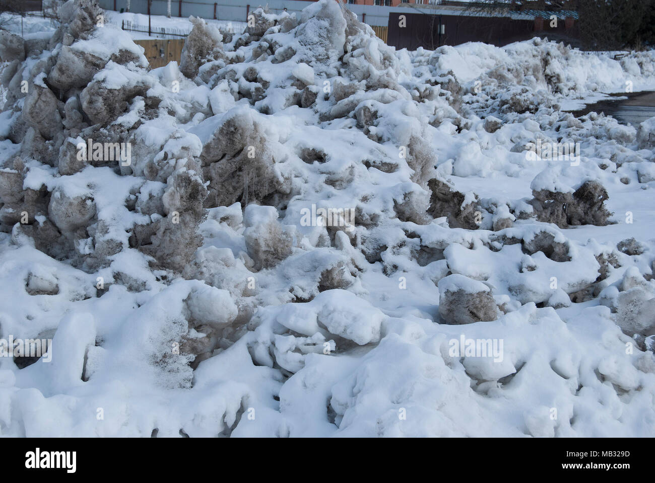 Snow on the side of the road hi-res stock photography and images - Alamy