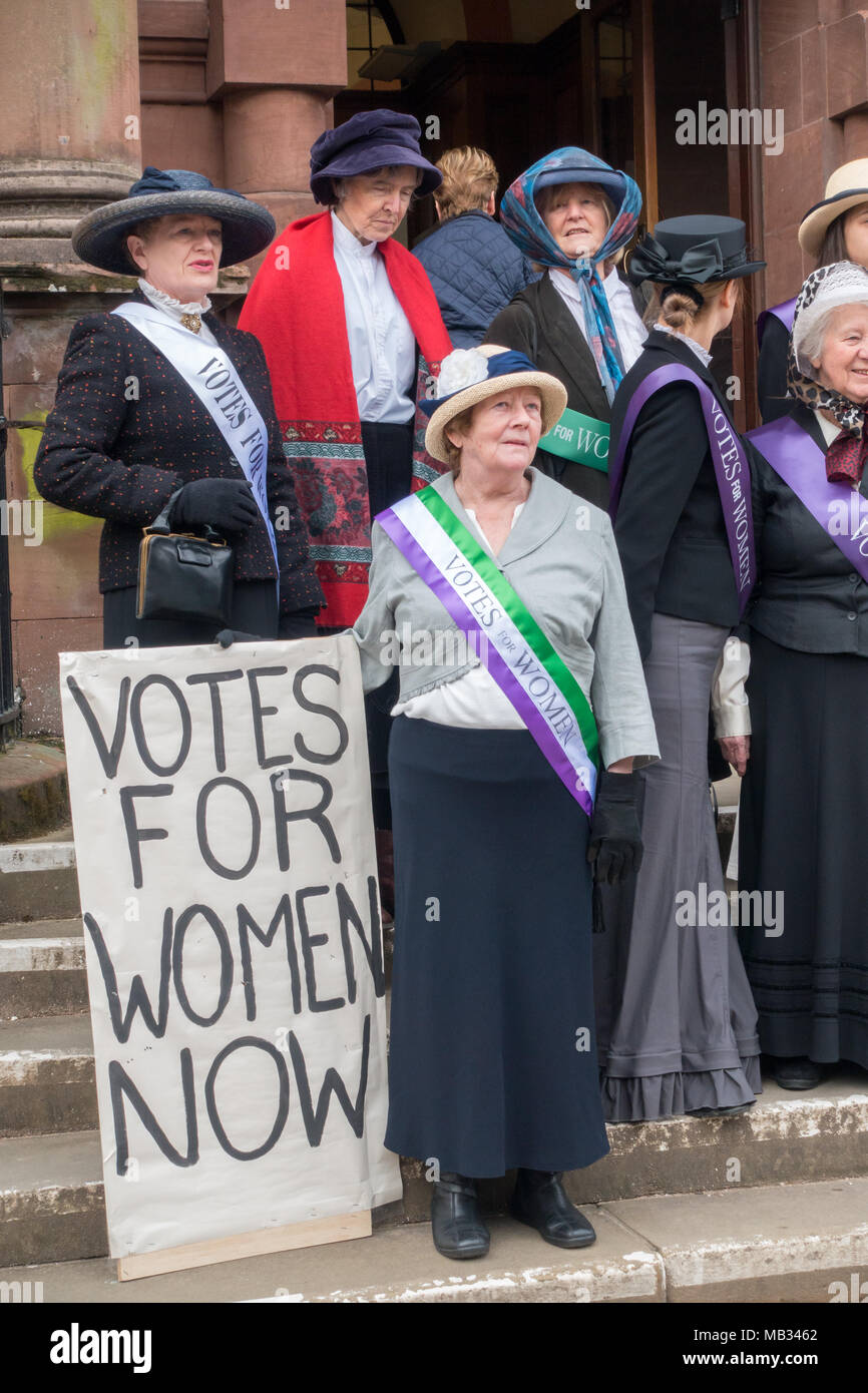 100 years suffragettes hi-res stock photography and images - Alamy