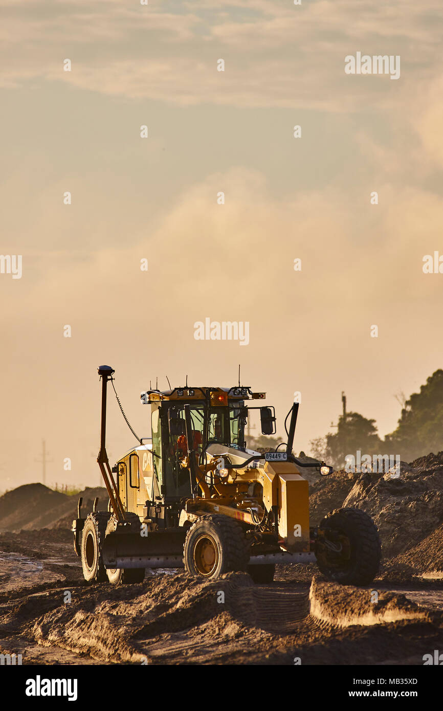 Front loading tractor hi-res stock photography and images - Alamy