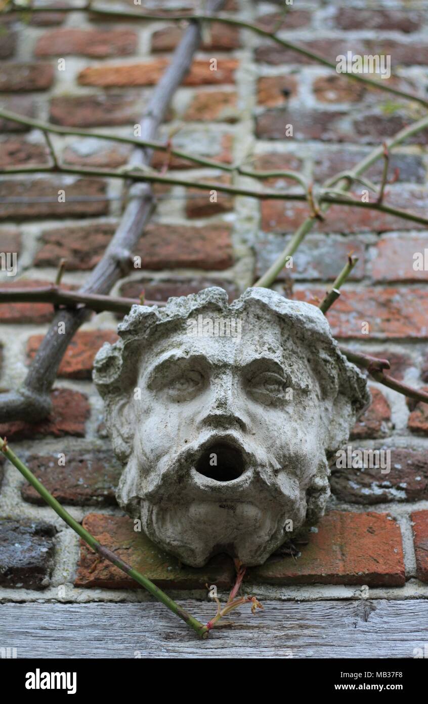 Devil gargoyle uk hi-res stock photography and images - Alamy