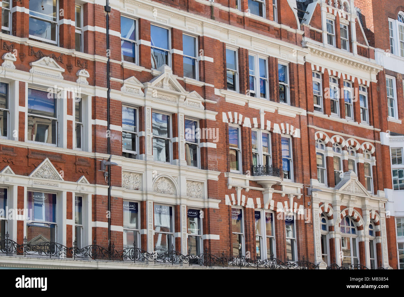 Old english building detail hi-res stock photography and images - Alamy