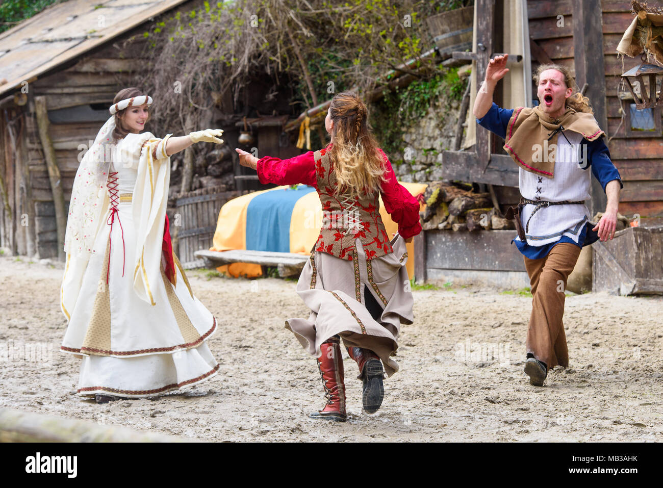 Girls and knights hi-res stock photography and images - Alamy