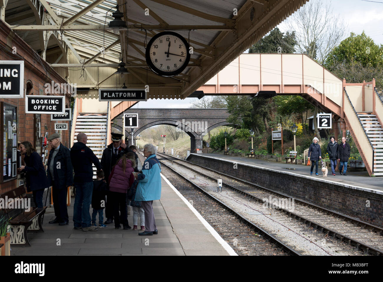 Toddington station hi-res stock photography and images - Alamy