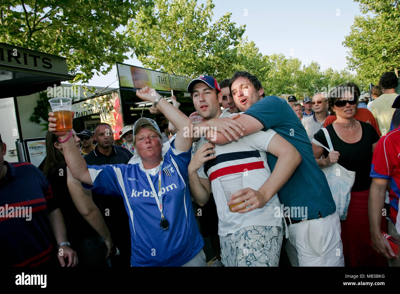 Cricket fan bar hi-res stock photography and images - Alamy