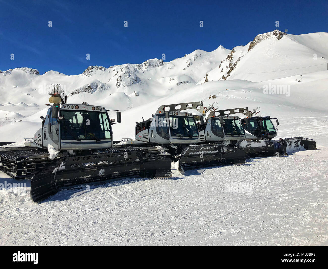 Snow rollers hi-res stock photography and images - Alamy