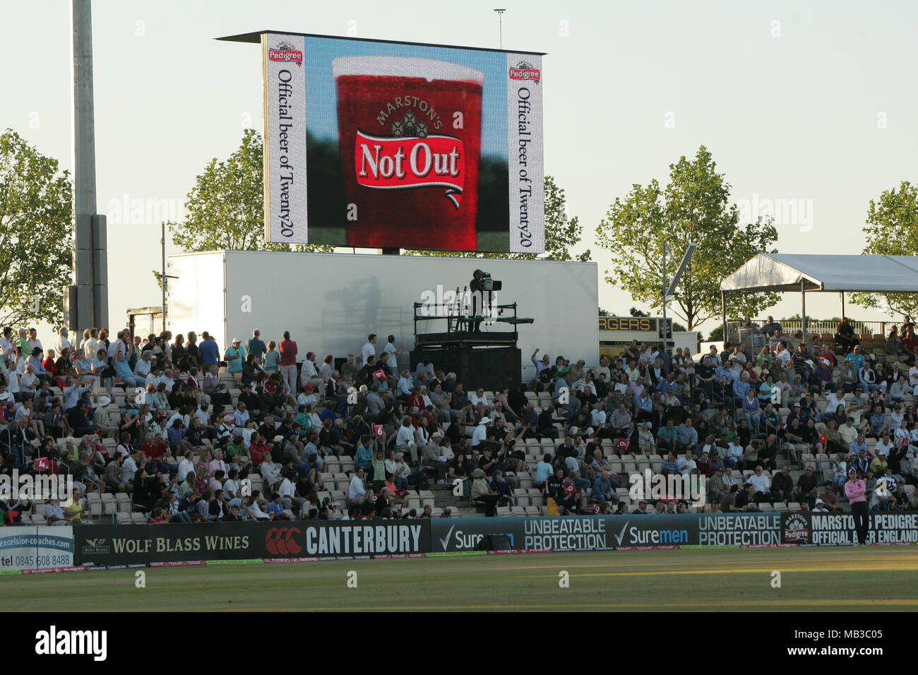 Cricket waiting hi-res stock photography and images - Alamy