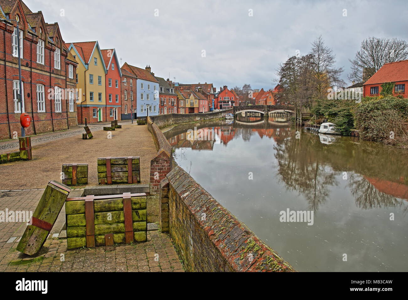 The riverside (river Wensum) in Norwich (Norfolk, UK) with colorful ...
