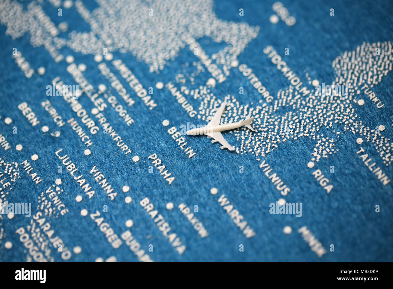 Flight route europe map hi-res stock photography and images - Alamy