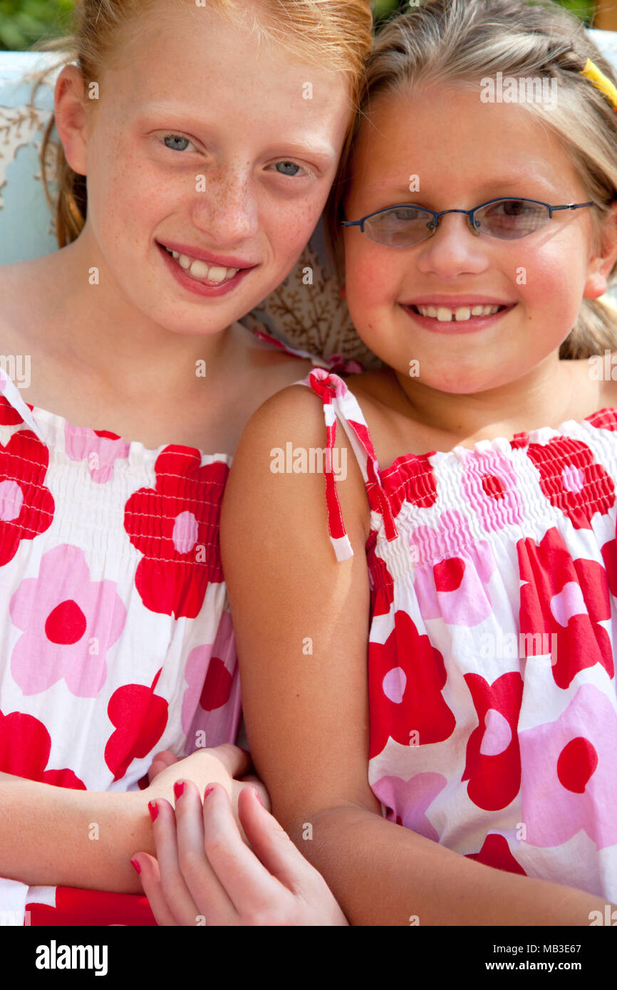 Girls in identical dresses hi-res stock photography and images - Alamy