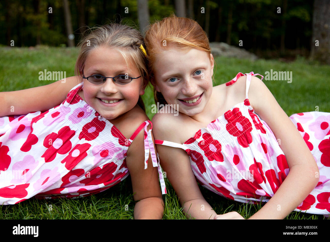 Matching dresses hi-res stock photography and images - Alamy