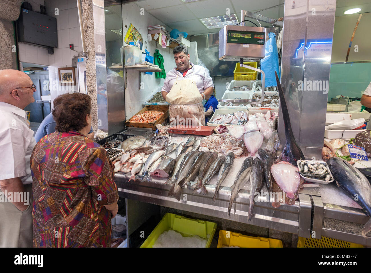 Traditional fishmonger hi-res stock photography and images - Alamy