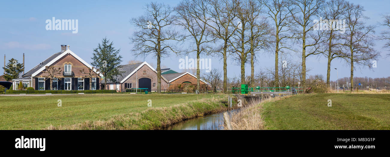 Typical Dutch farmhouse on the countryside Stock Photo - Alamy